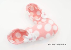 Free Fleece Slipper Pattern – Adjustable Sizing – learncreatesew