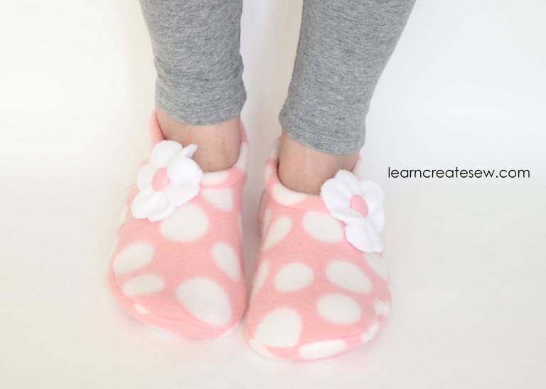 Free Fleece Slipper Pattern – Adjustable Sizing – learncreatesew